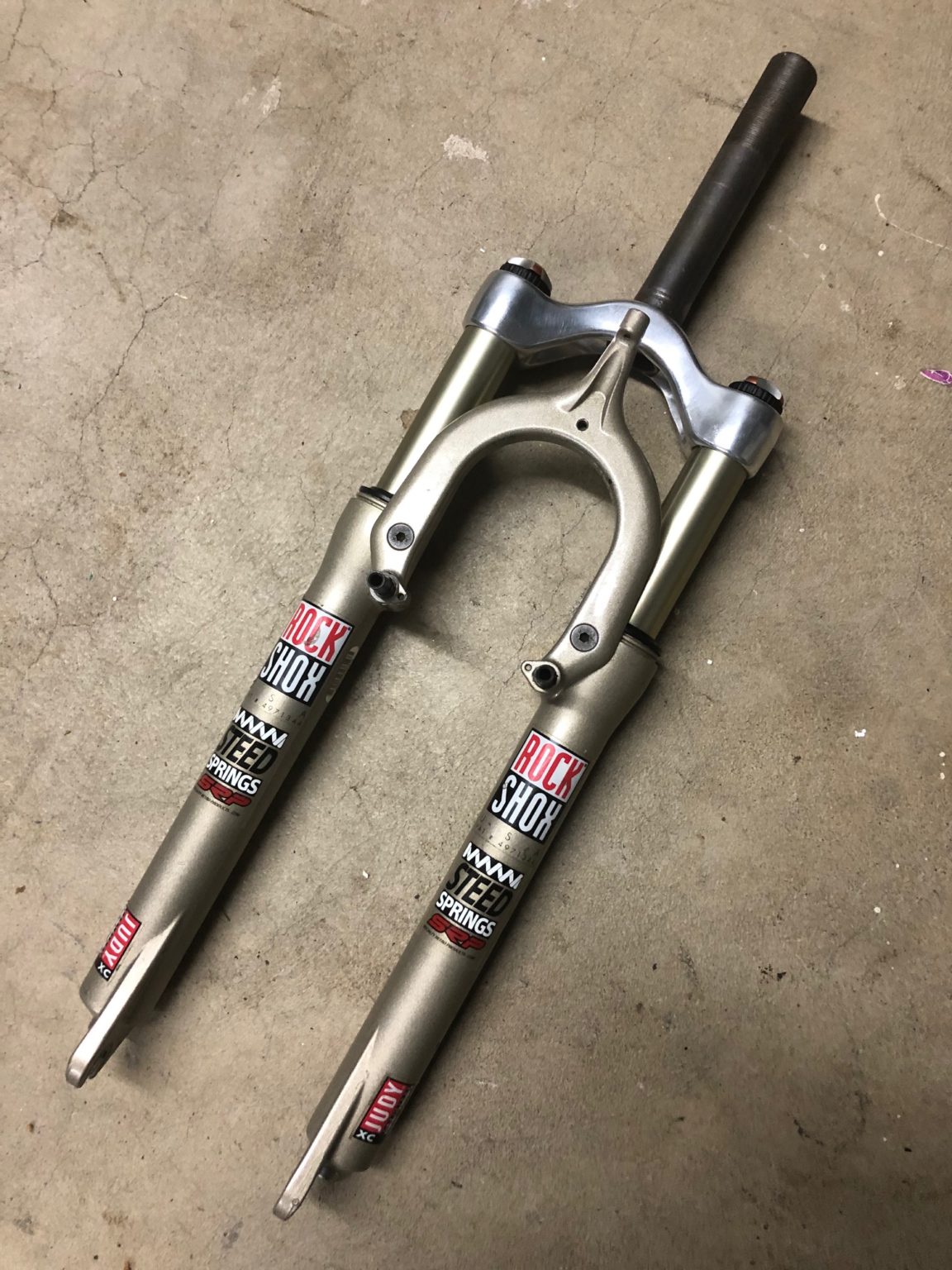 Anatomy of Mountain Bike Front Suspension Forks: Components, Structure ...